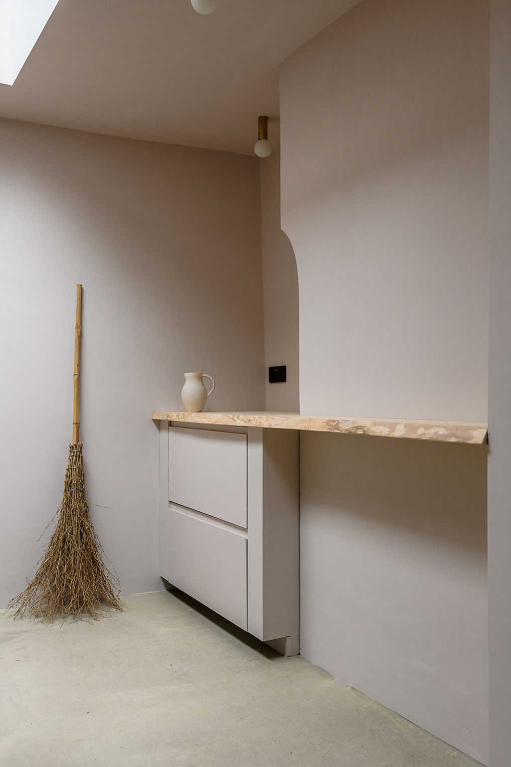 In the Stillness: A 1640s Georgian in an Affecting Palette by Cassandra ...