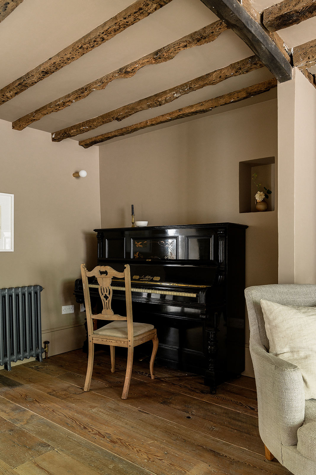 In the Stillness: A 1640s Georgian in an Affecting Palette by Cassandra ...