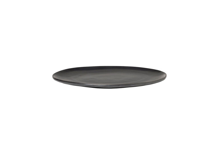 10 Easy Pieces: Black Dinner Plates - Remodelista