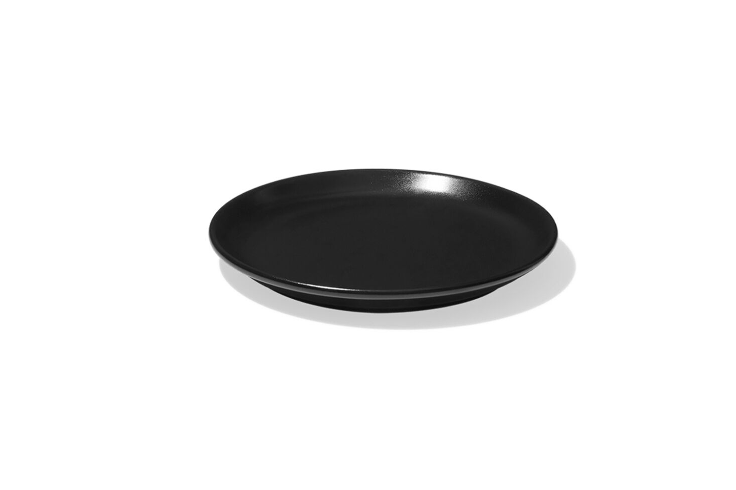 10 Easy Pieces: Black Dinner Plates - Remodelista