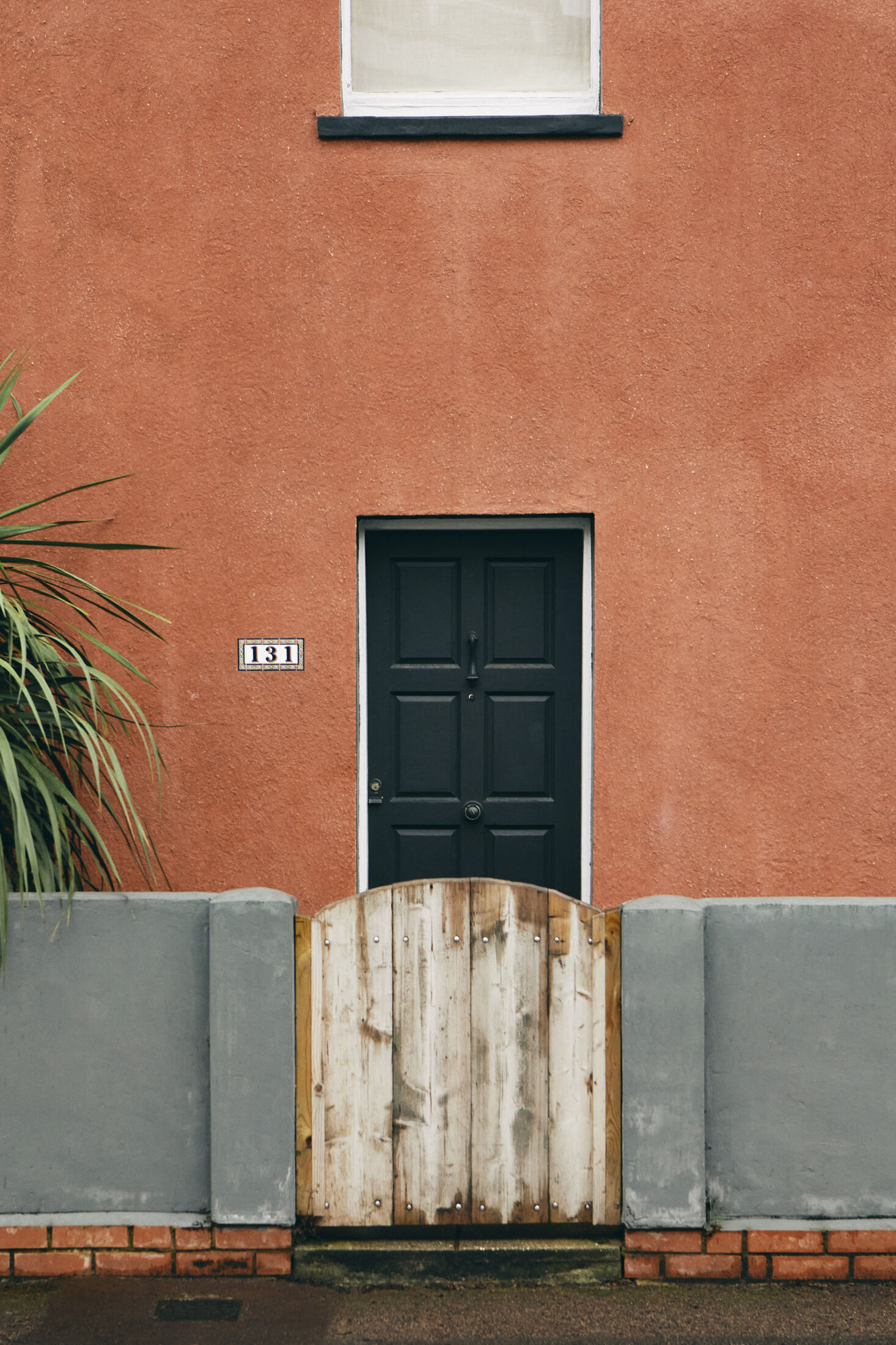 "Nothing Flashy": The Well-Traveled Home of UK Interior Designer Lucy ...