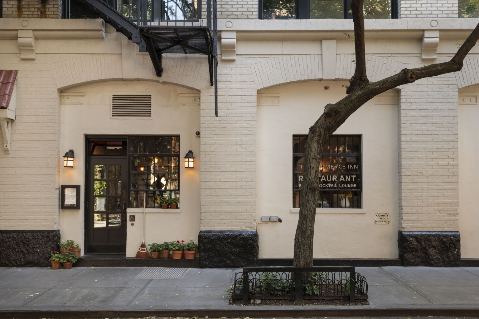 8 Shaker-Style Design Ideas from The Commerce Inn in NYC