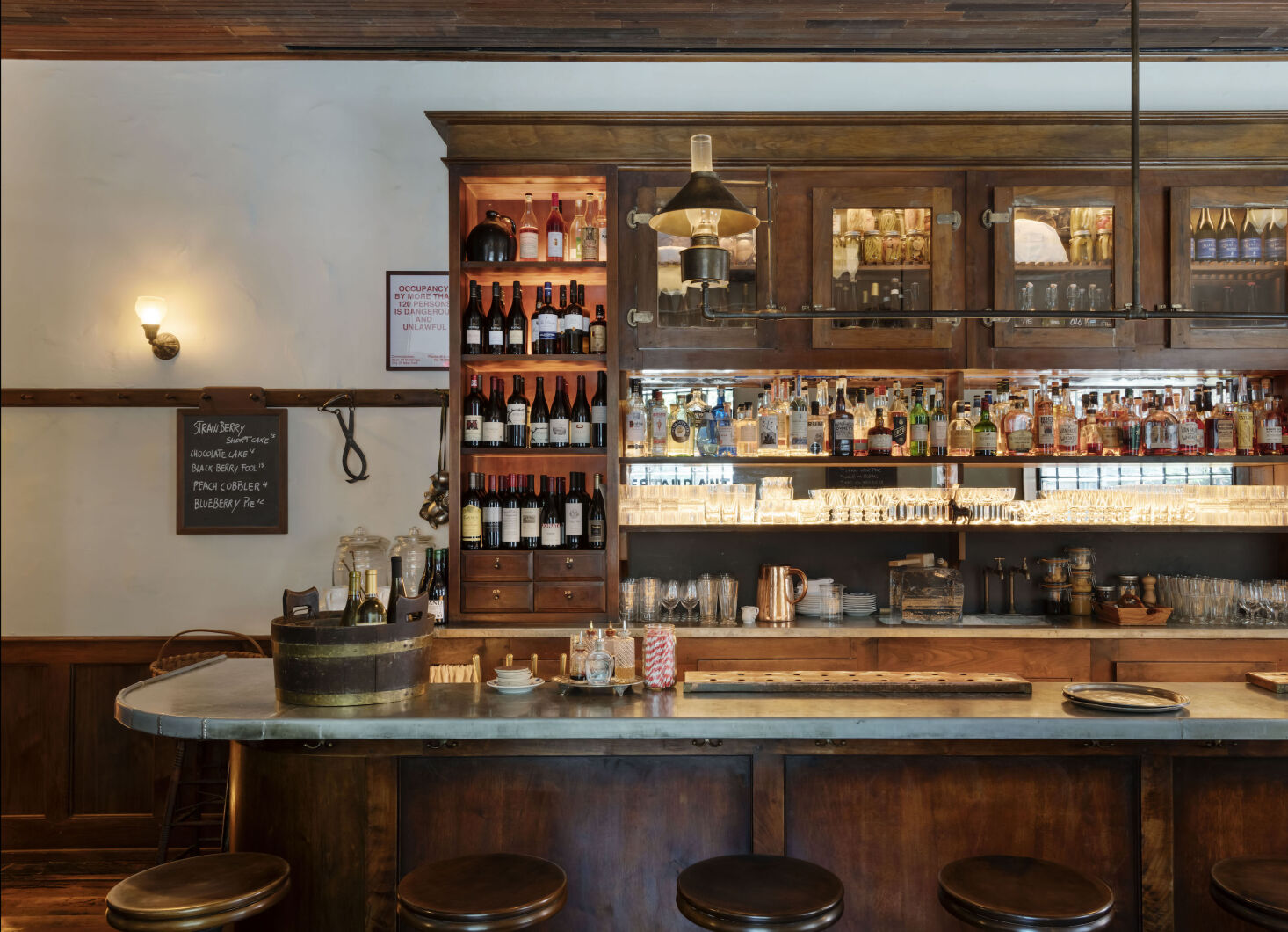 8 Shaker-Style Design Ideas from The Commerce Inn in NYC