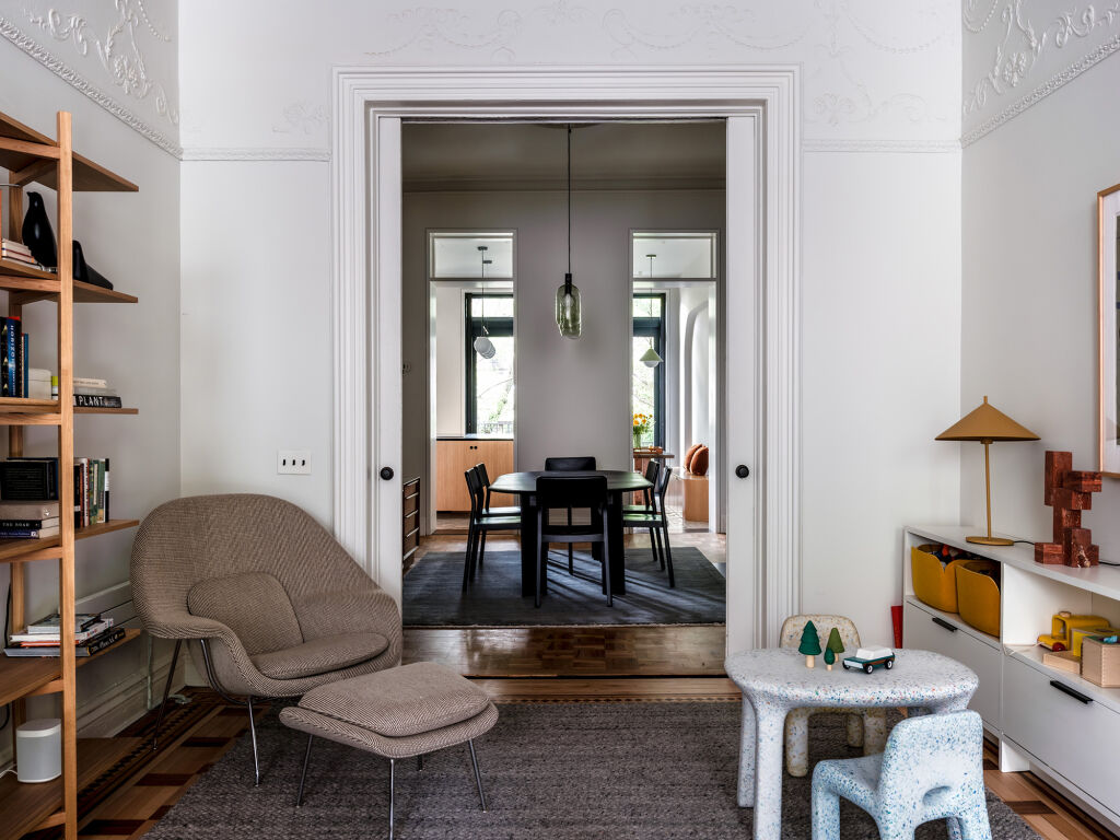 A Brooklyn Brownstone Kitchen in Black and White By Shapeless Studio ...