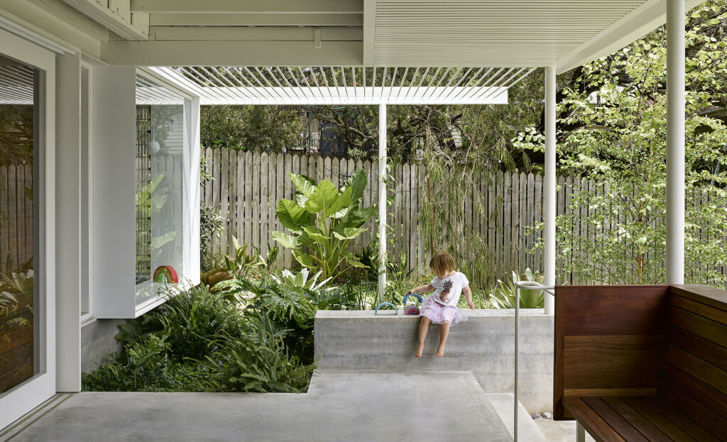 Above & Beyond: A Sensitive Remodel That Celebrates the 'Undercroft' in ...