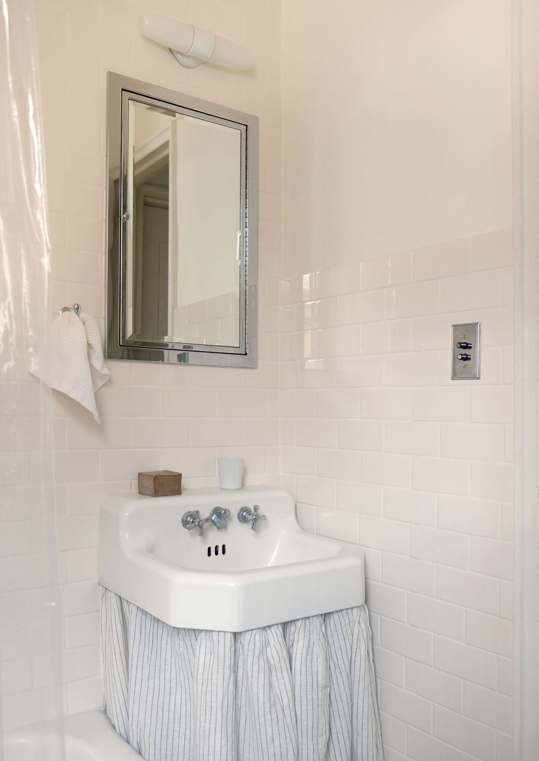 Archive Dive: 7 Wrap-Around Sink Skirts in the Bath - Remodelista