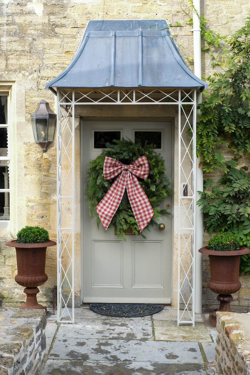 DIY: Oversized Festive Bows from the Thread Maker in London - Remodelista