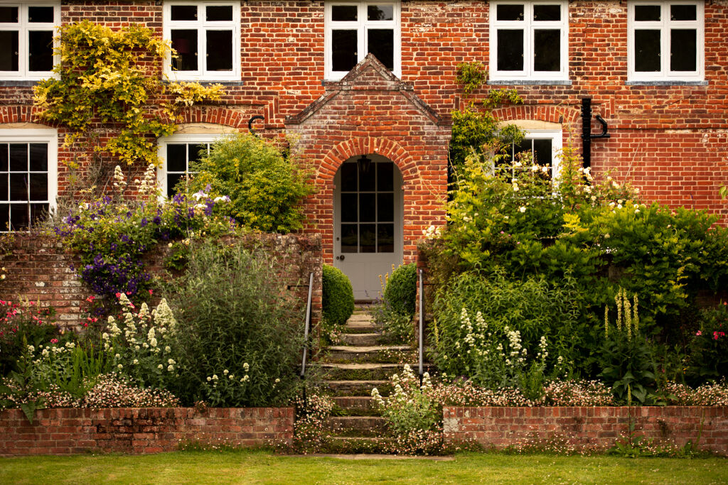 Updown Farmhouse: A Colorful Country Retreat in Kent - Remodelista