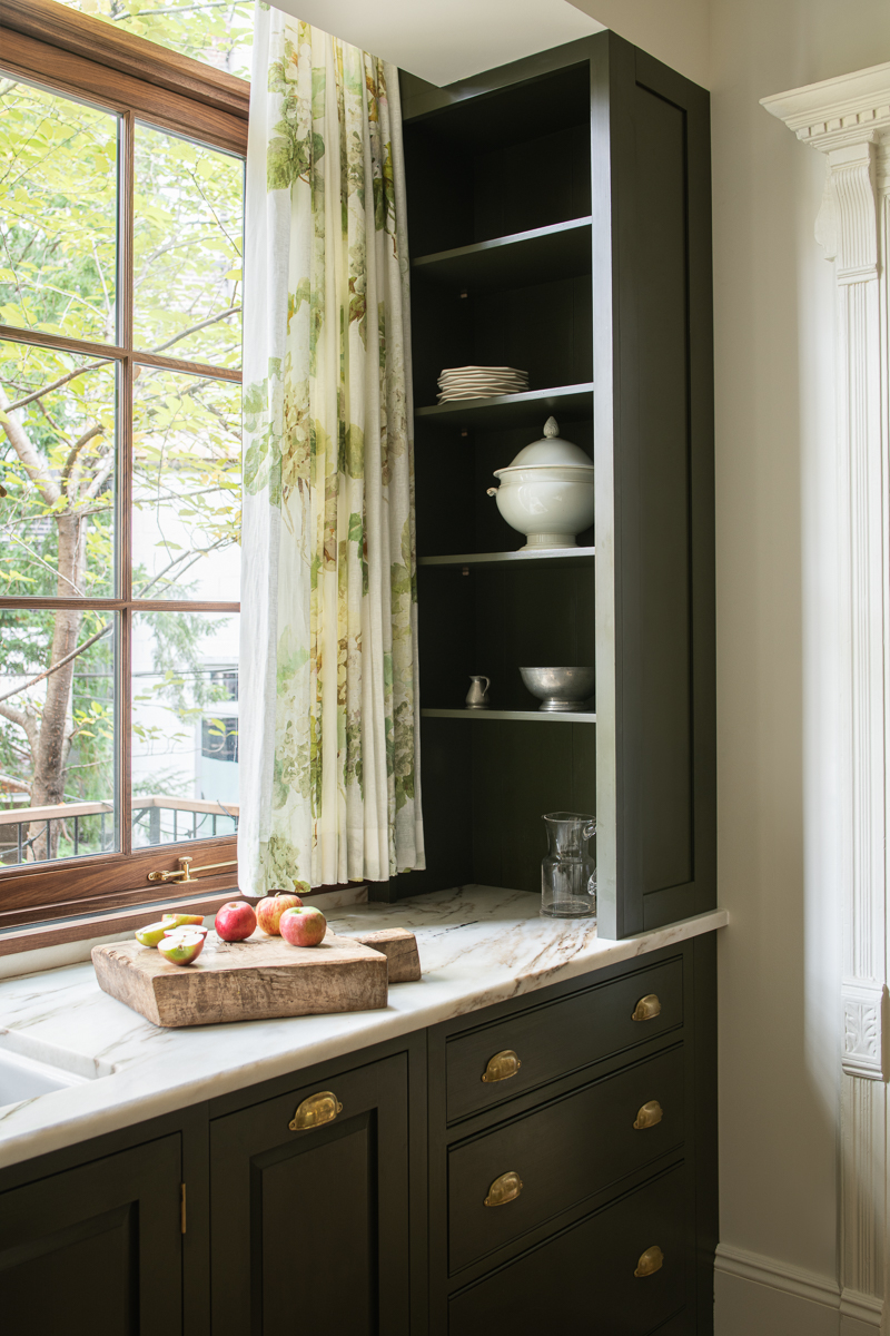 A Plain English Kitchen in a Brooklyn Brownstone, Space-Gaining Bay ...
