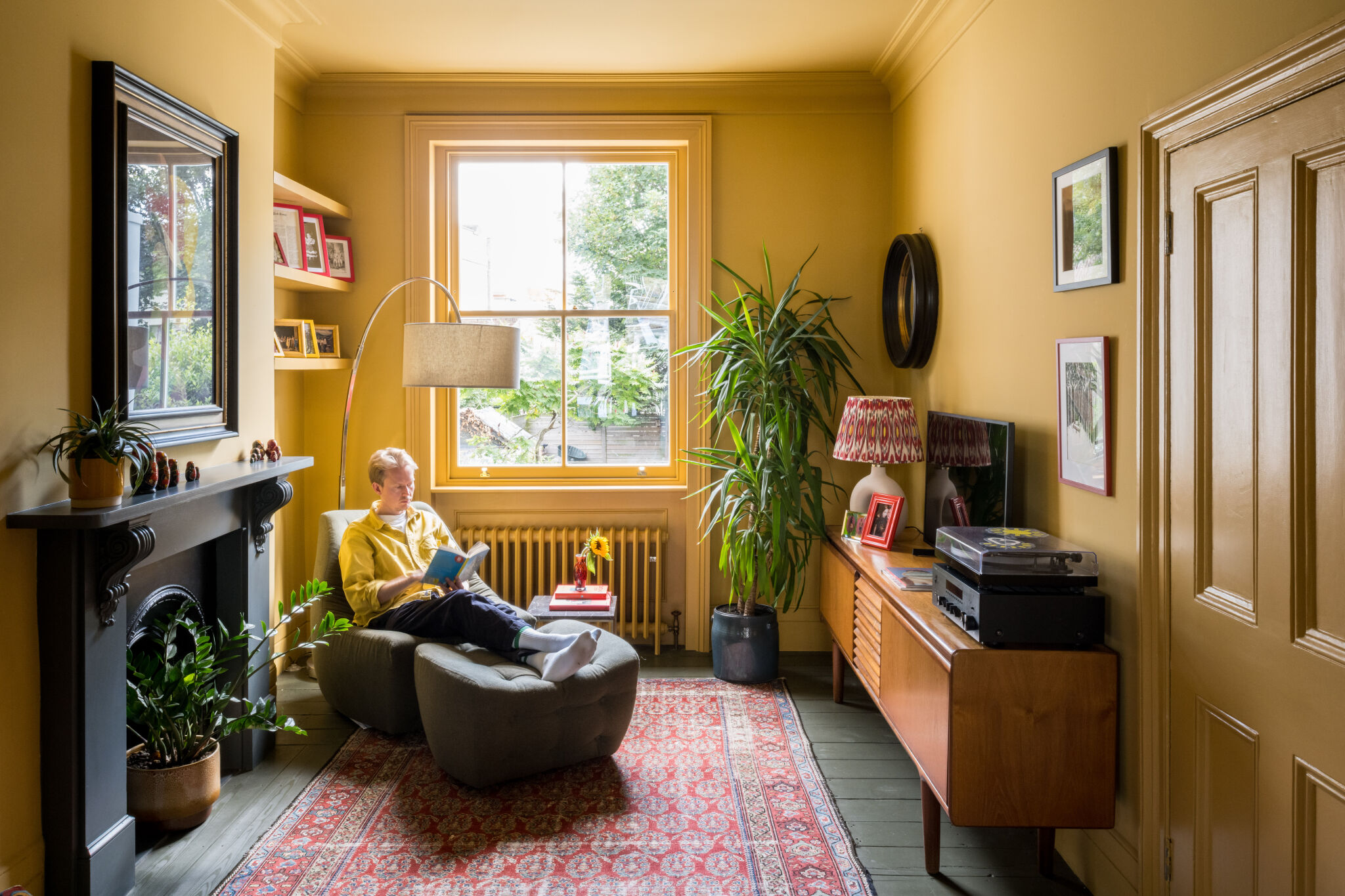 Two Become One: A Colorful Townhouse for an Actor and a Cinematographer ...