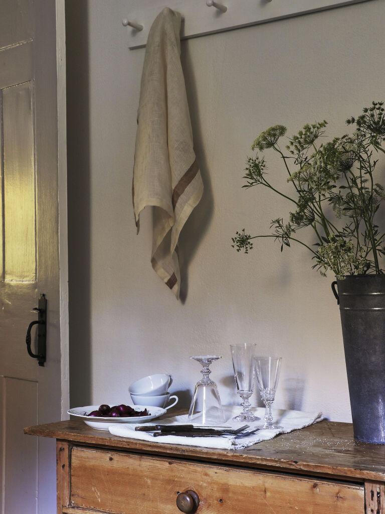 A Stylist's Budget-Conscious Cosmetic Kitchen Upgrade