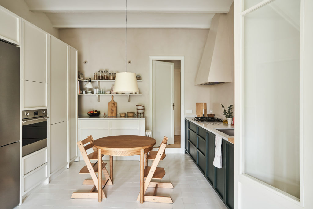 Calm in the City: A Cramped Apartment Becomes a 'A Warm and Cozy Home ...