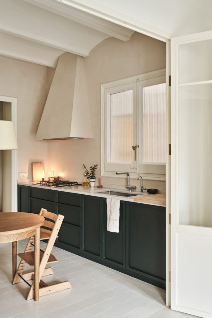 Calm in the City: A Cramped Apartment Becomes a 'A Warm and Cozy Home ...
