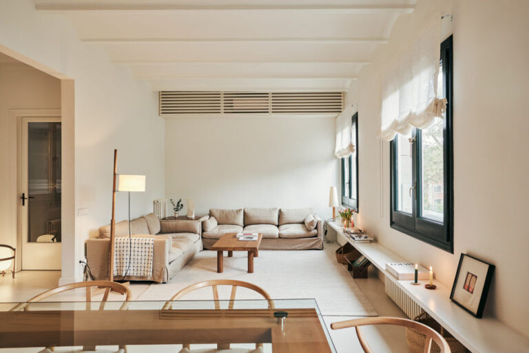 Calm in the City: A Cramped Apartment Becomes a 'A Warm and Cozy Home ...
