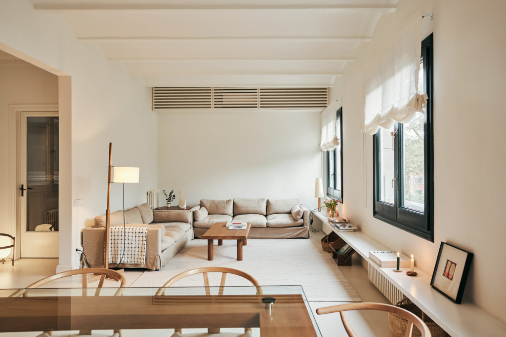 Calm in the City: A Cramped Apartment Becomes a 'A Warm and Cozy Home ...