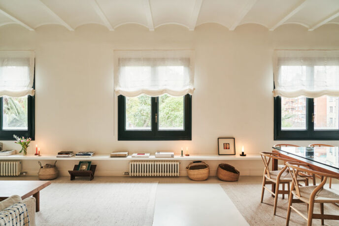 Calm in the City: A Cramped Apartment Becomes a 'A Warm and Cozy Home ...