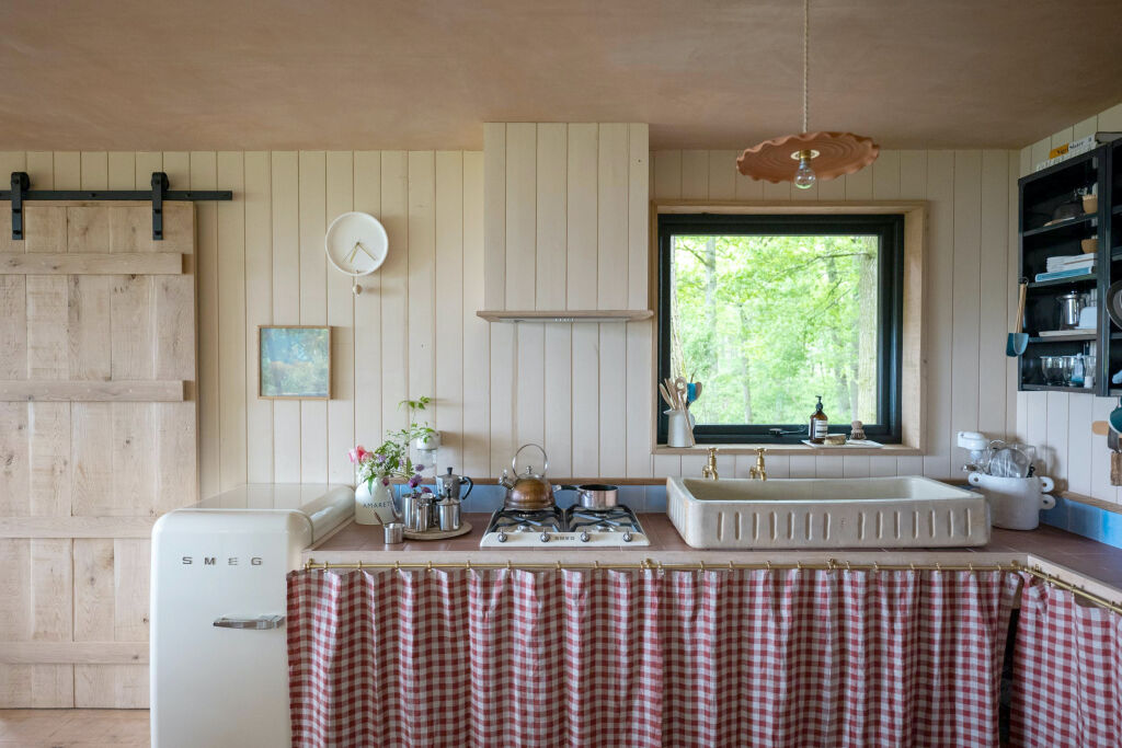 Steal This Look: A Fairytale Summerhouse Kitchen in England - Remodelista