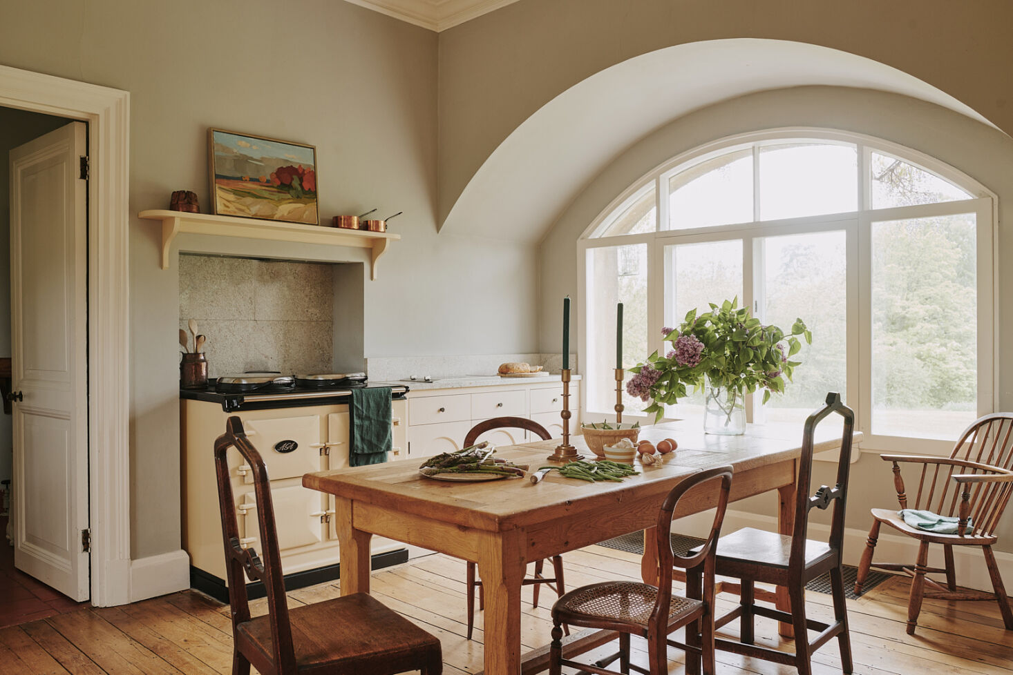 A Traditional, English Arts & Crafts Kitchen in Hampshire, England ...