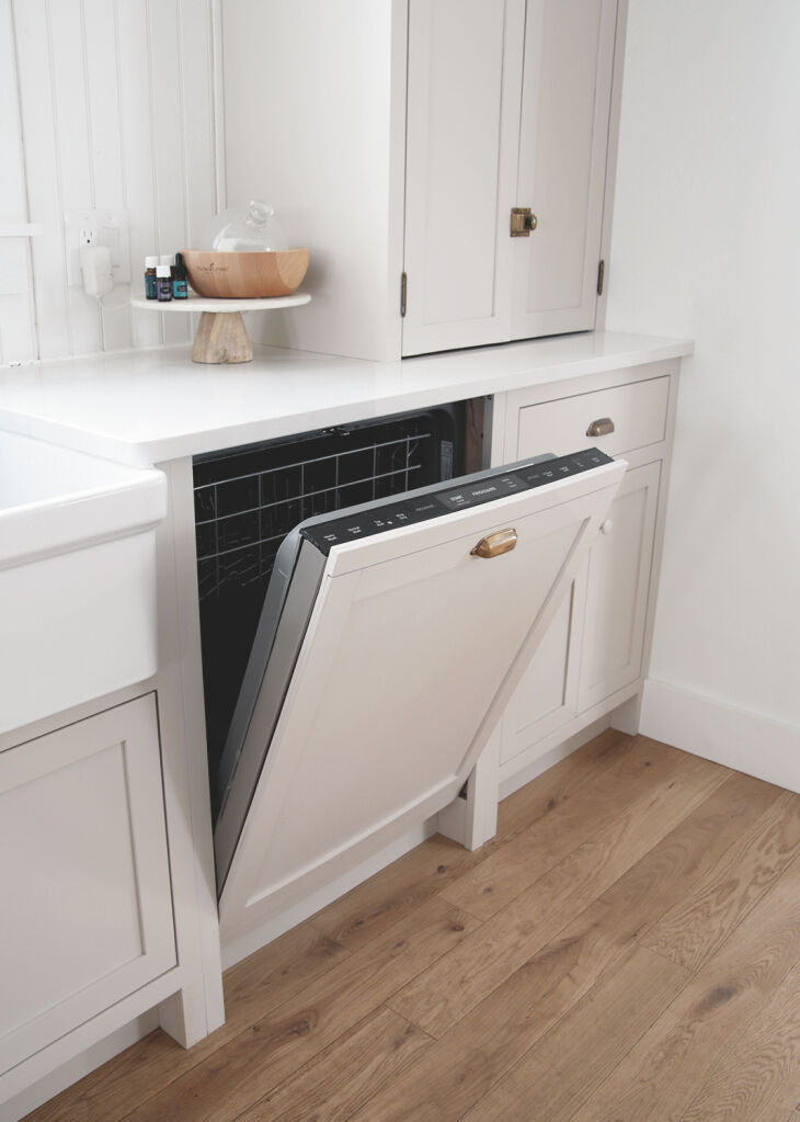 How to add integrated panels to a regular dishwasher and fridge: A DIY ...