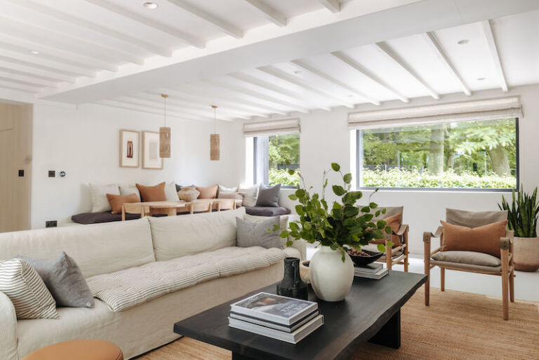 Steal This Look: A Linen-Layered Living Room in an English Holiday ...