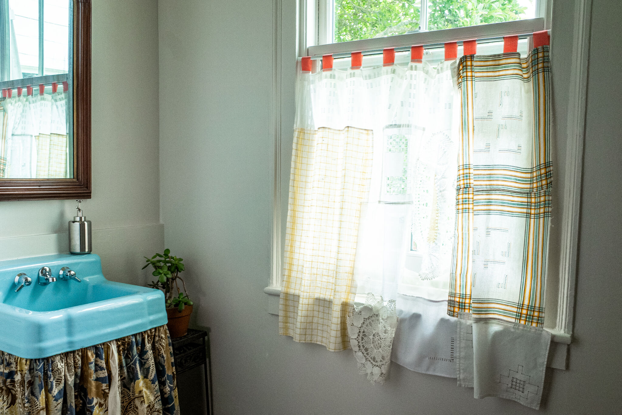 Archive Dive: 7 Wrap-Around Sink Skirts in the Bath - Remodelista