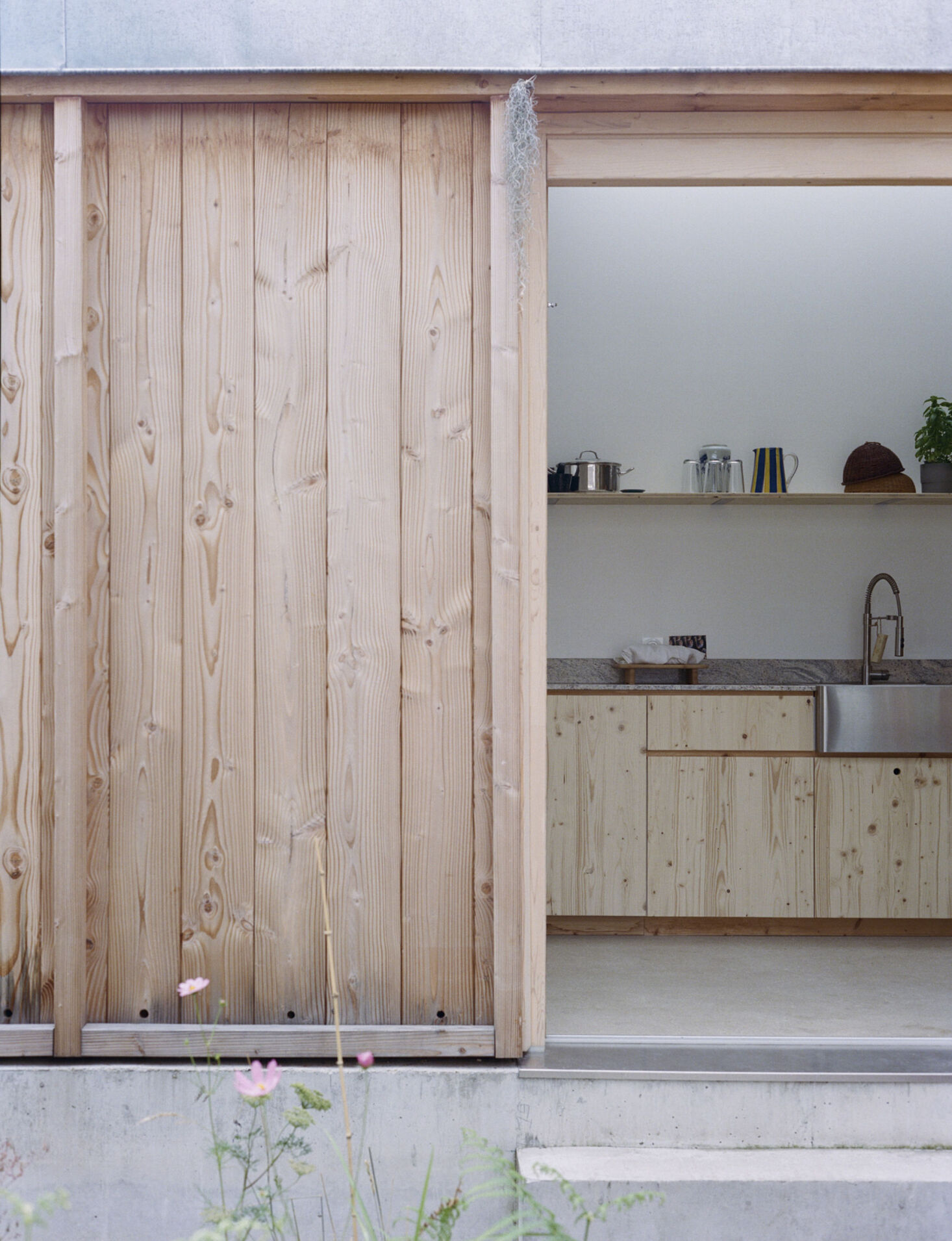 Modernity in Outer Paris: A 1910 House in Île-de-France by Mudo ...