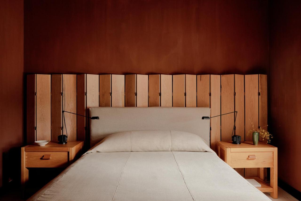 Trend Alert: 7 Folding Screens in the Bedroom (Headboard Edition ...