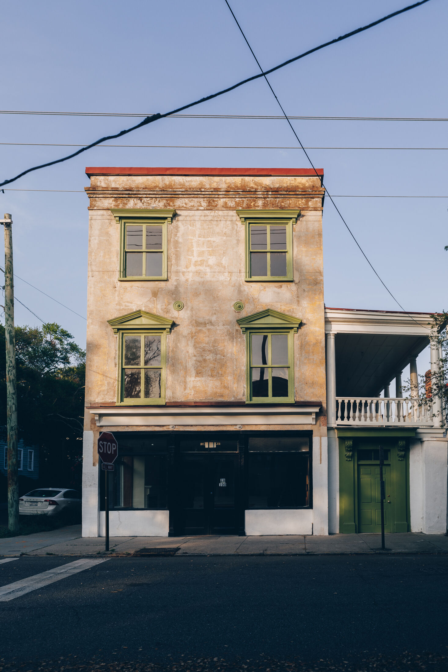 The Red Thread: A Thoughtfully Restored Townhouse in Charleston by ...