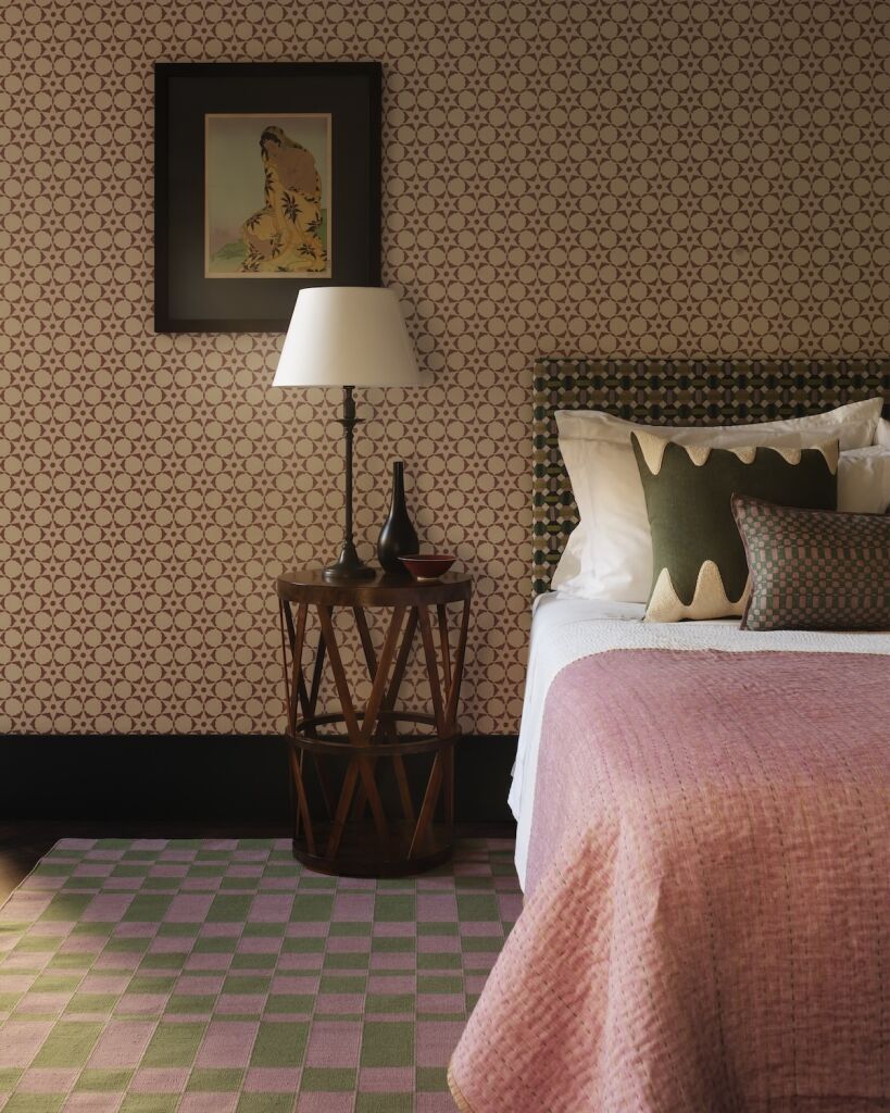 Living with a Mix of Patterns: Textiles, Wallpaper, and Rugs from ...