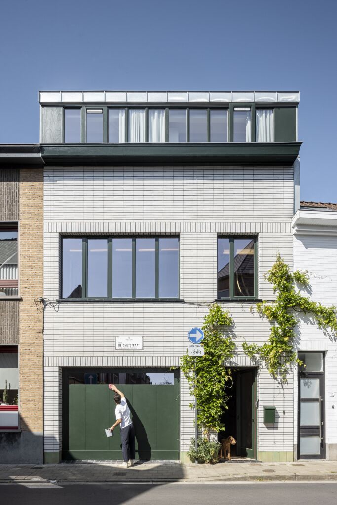 Urban Indoor-Outdoor Living: A Young Couple's Redesign of a "Charmless ...