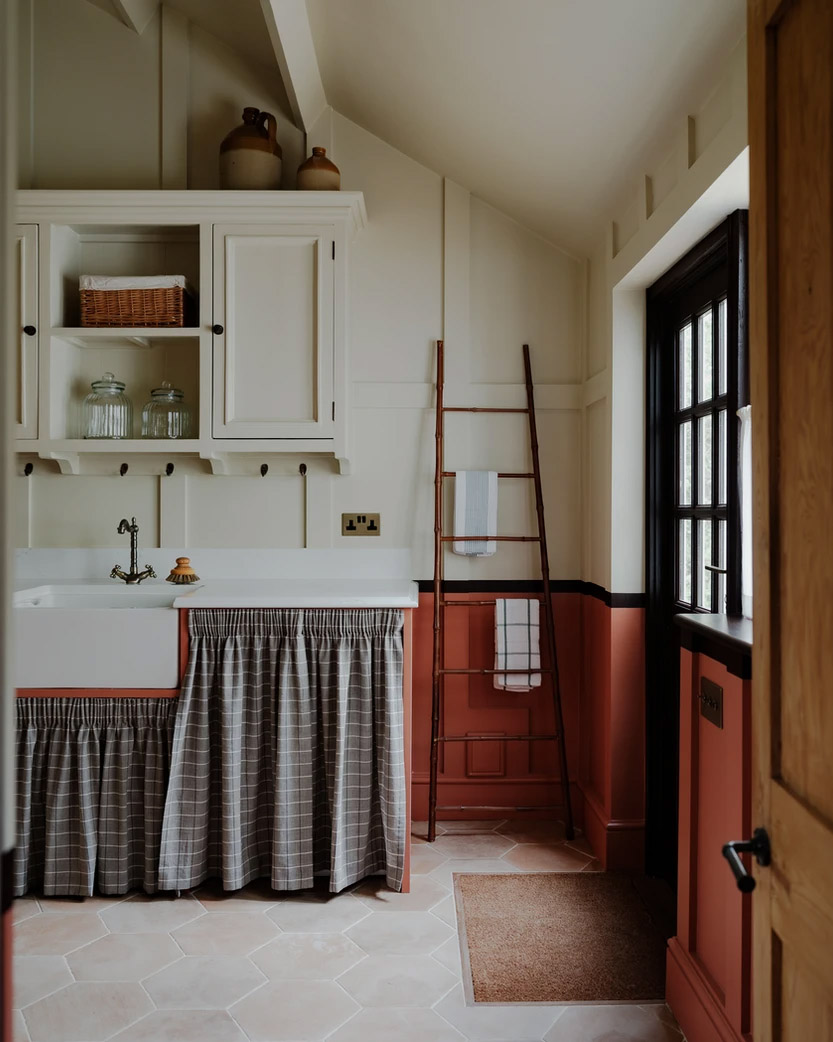 Kitchen of the Week: A Two-Tone Boot Room in Somerset by Parisian ...