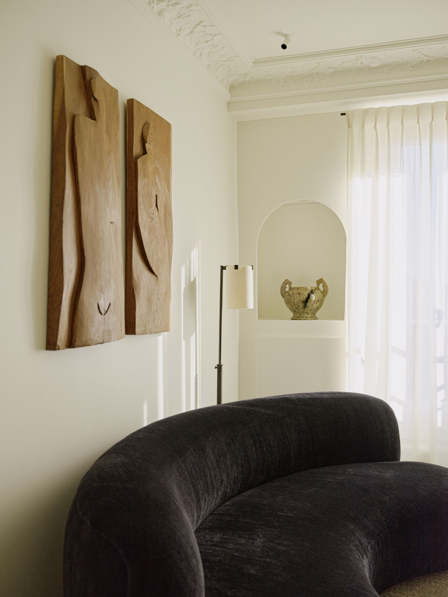 A Paris Apartment with Artful, Architectural Interventions from Corpus ...
