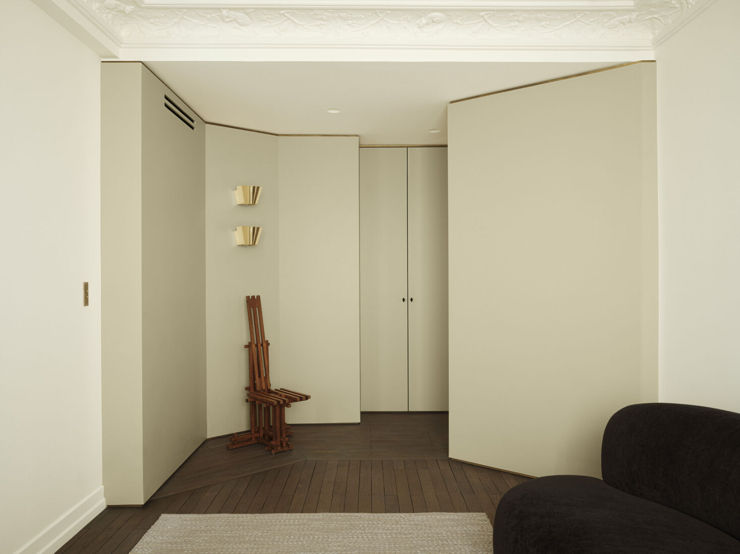 A Paris Apartment with Artful, Architectural Interventions from Corpus ...
