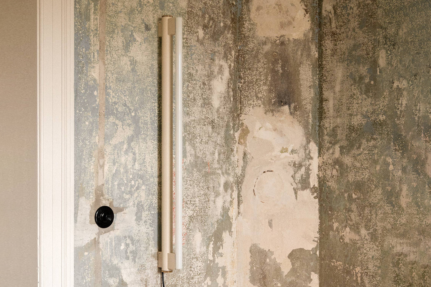 Best Linear Tube-Style Wall Sconce Light Fixtures: 10 Easy Pieces