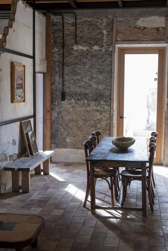 Samena in Marseille: A Seaside Romantic Ruin Turned Chic Rental House