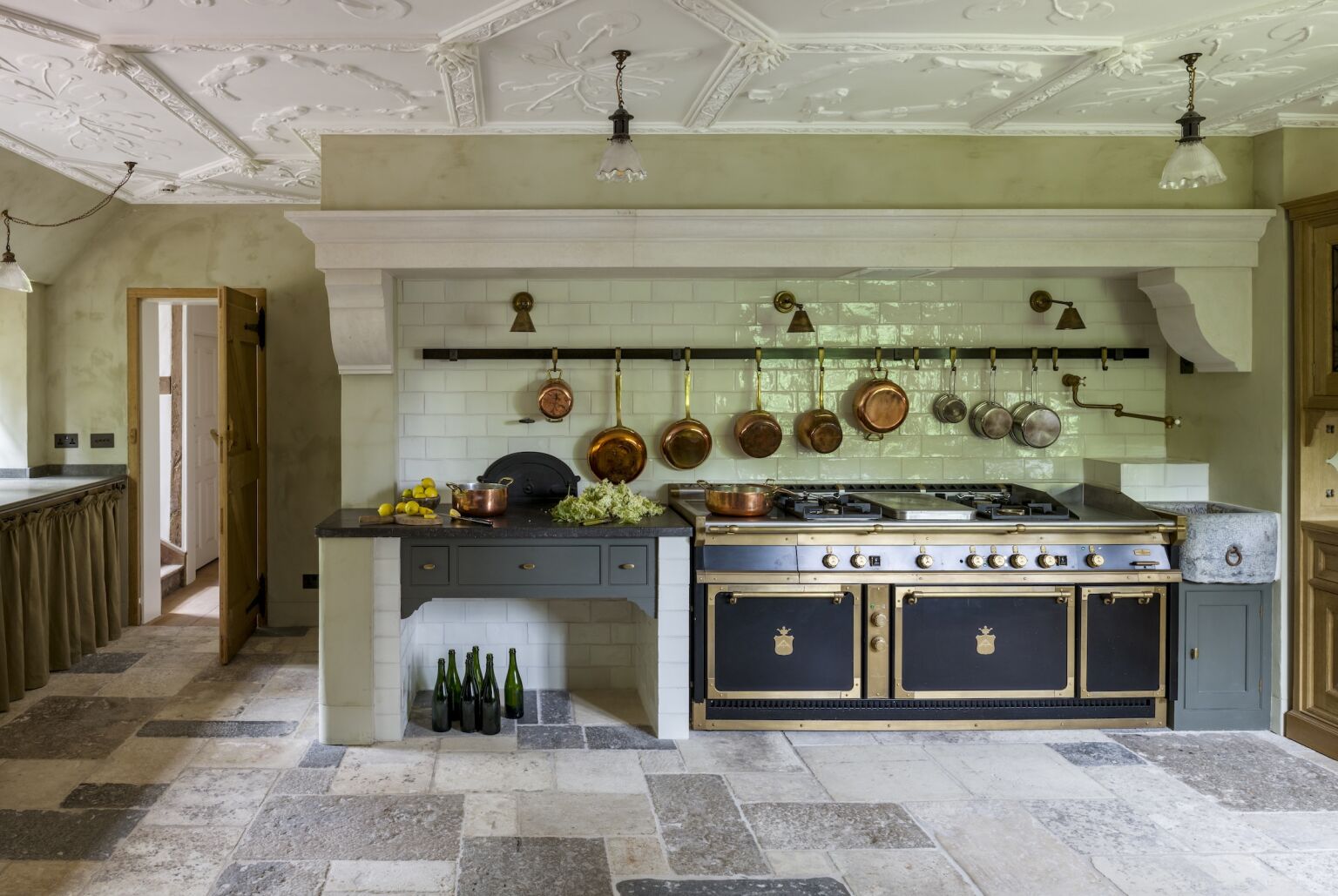 Inglis Hall Creates a New Century-Old-Looking Kitchen for a Grand ...