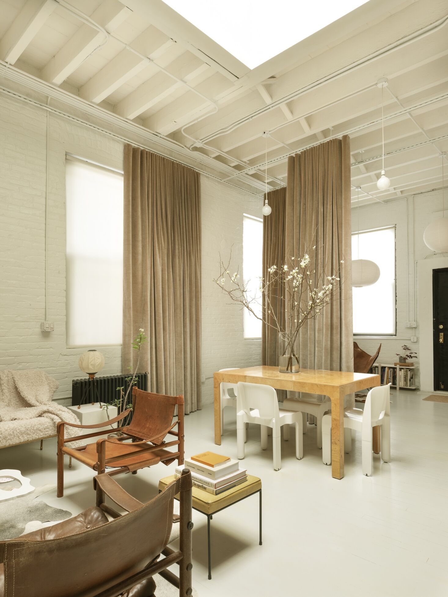 Brick Warehouse Transformed into Live-Work Quarters and Art Gallery in ...