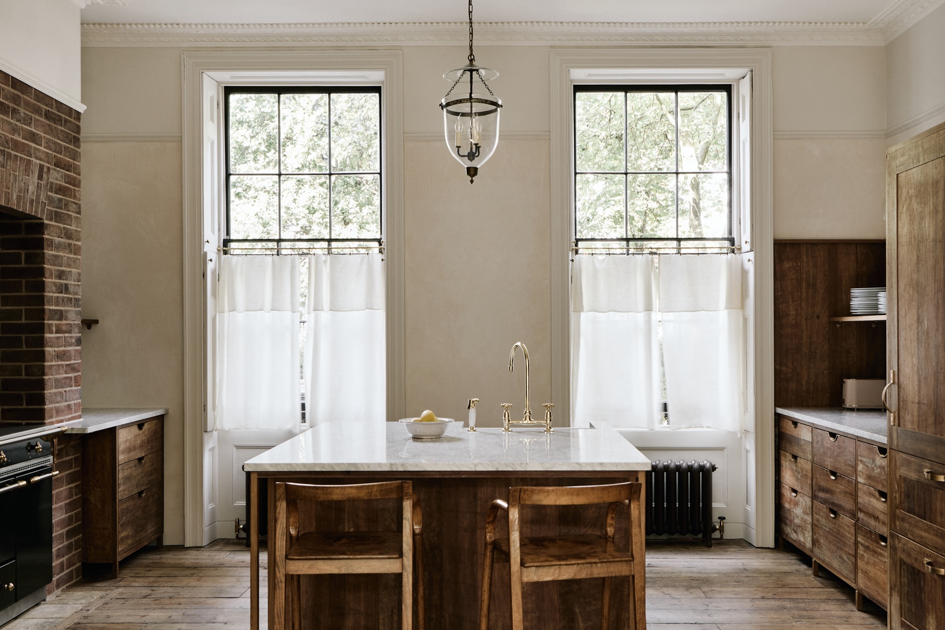 A New London Kitchen Tailor-made for Its Georgian Townhouse Setting