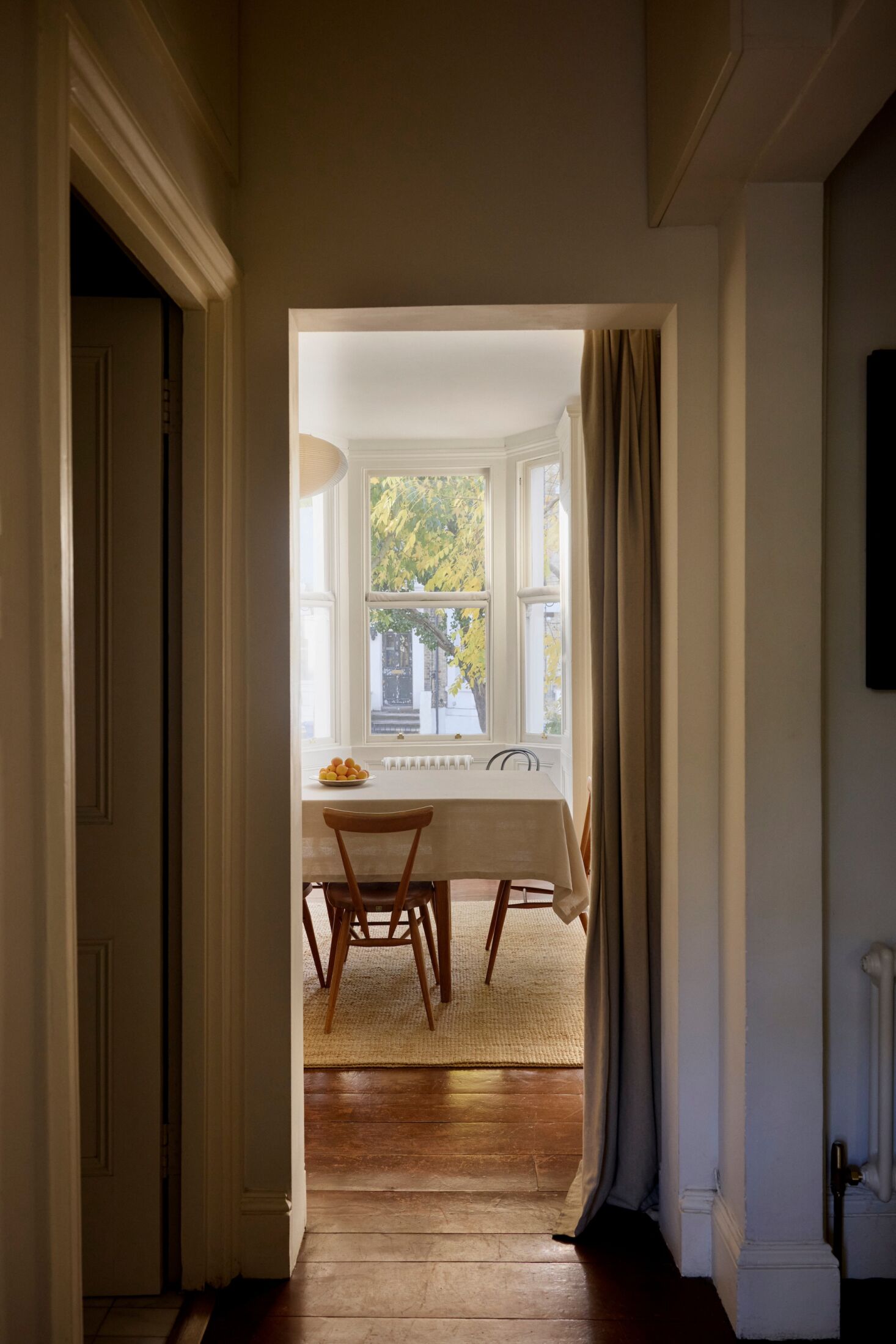 Small Apartment Living: A Tiny South London Flat Has Ample Style