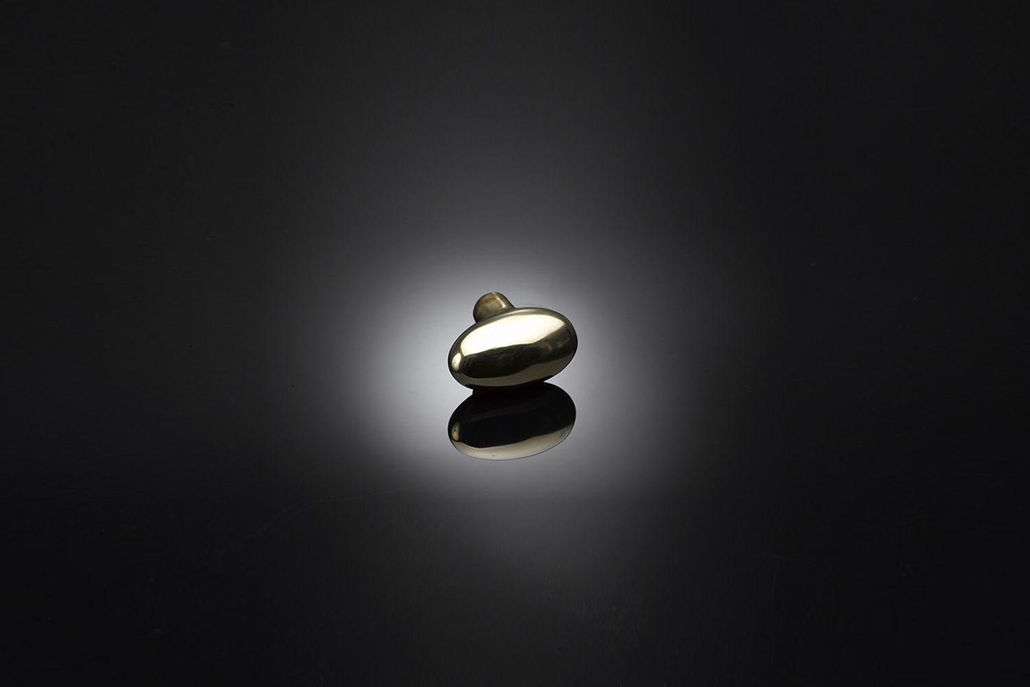 Top Oval Lozenge-Shaped Cabinet Pulls: 10 Easy Pieces