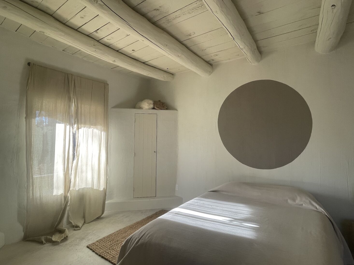 The Painted Circle as Wall Decor
