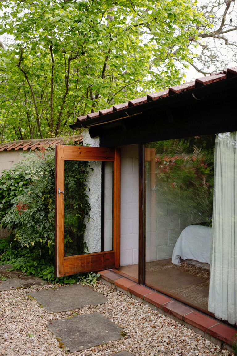 Gary Collins' Home at Turn End by British Architect Peter Aldington