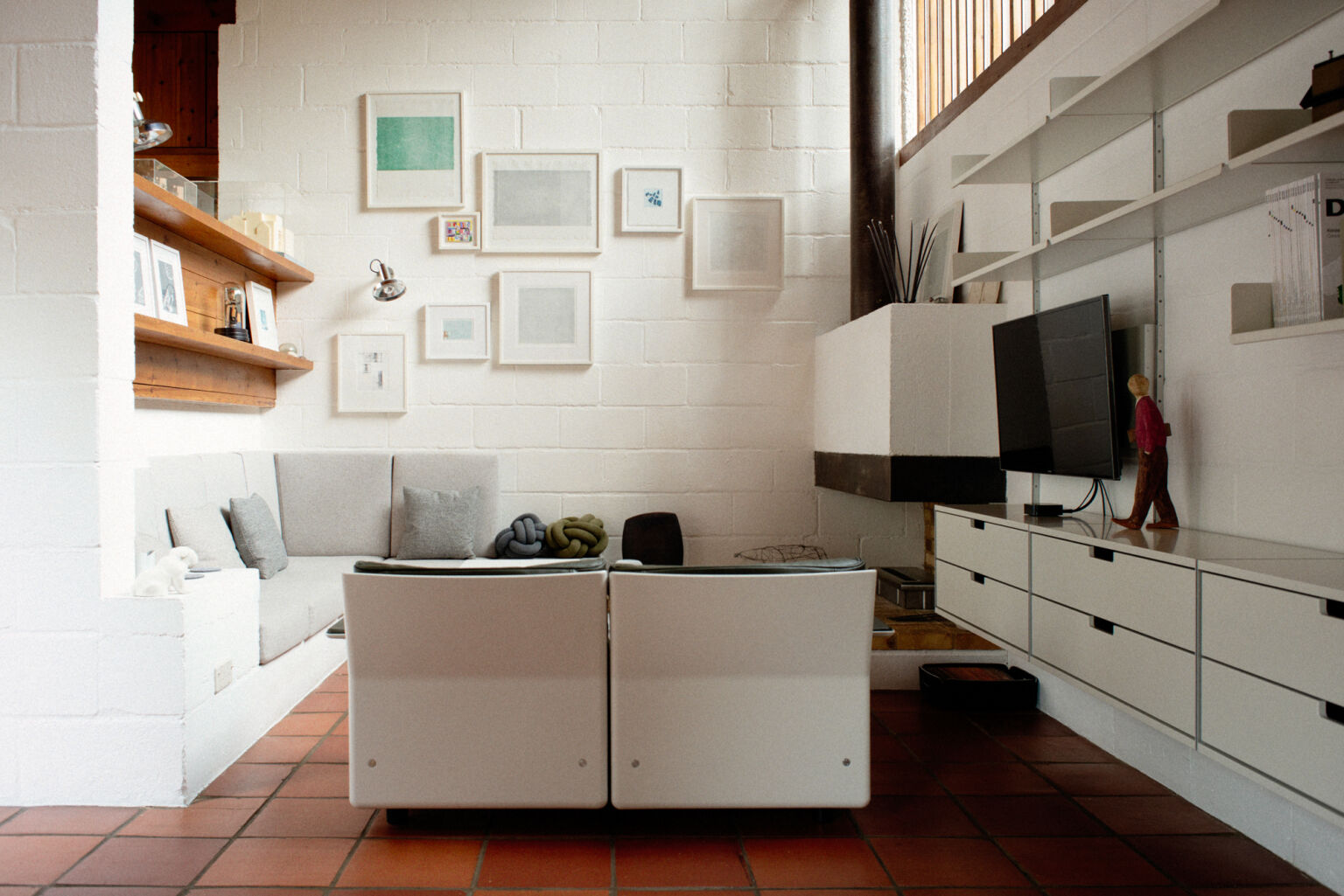 Gary Collins' Home at Turn End by British Architect Peter Aldington