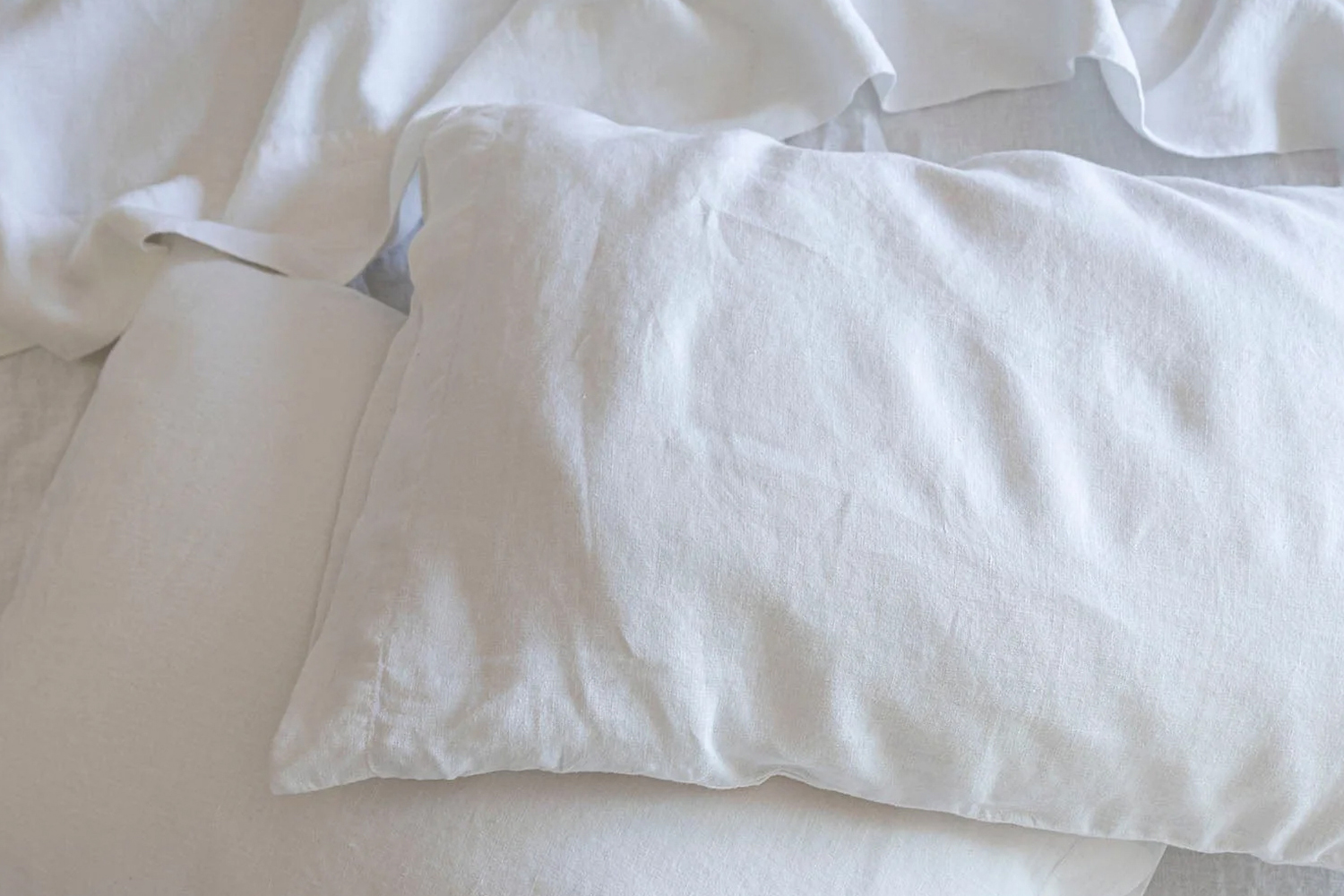 10 Easy Pieces: Editors’ Favorite Linen Sheets